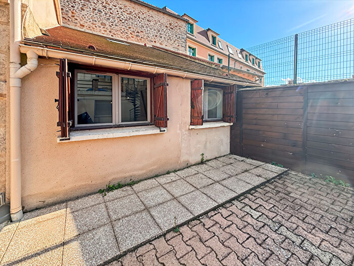 Appartement à louer - Mennecy, Centre-ville, Gare, Châtries, Château, Bel-Air - 1 pièce