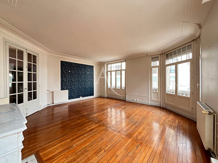 Appartement à louer - Reims, Centre-ville - 5 pièces - 4 chambres