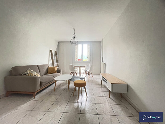 Appartement à louer - Reims, Centre-ville - 2 pièces - 1 chambre