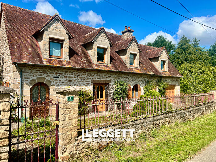 Maison à vendre - Saint-Agnant-de-Versillat - 8 pièces - 3 chambres