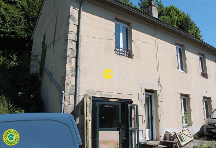 Vic-sur-Cère - Maison 2 pièces à vendre