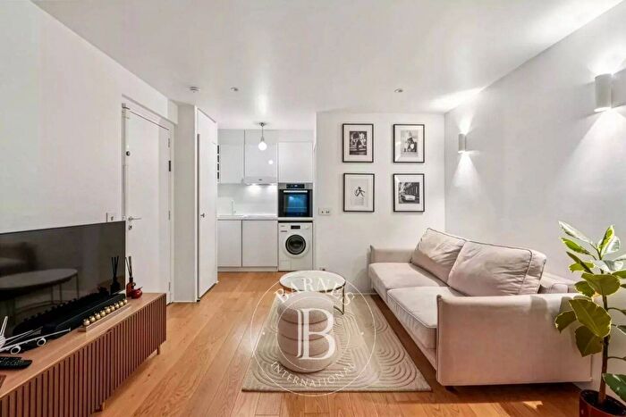 Appartement à louer - Elysées-Madeleine, Paris ème arrondissement - 2 pièces - 1 chambre