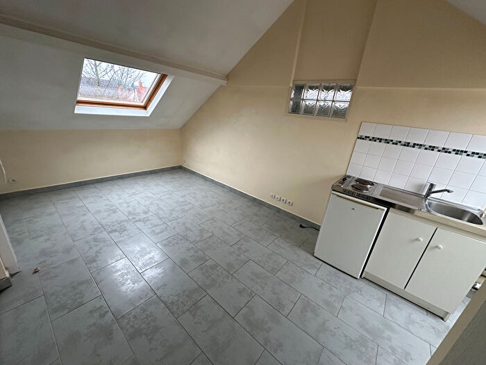 Appartement à louer - Mennecy, Centre-ville, Gare, Châtries, Château, Bel-Air - 1 pièce