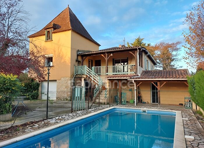 Maison à vendre - Saint-Cyprien - 12 pièces - 7 chambres