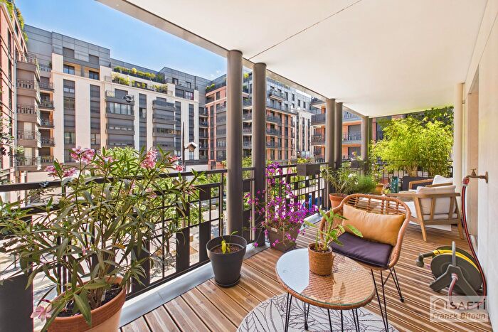 Courbevoie, Marceau République : Appartement 4 pièces à vendre