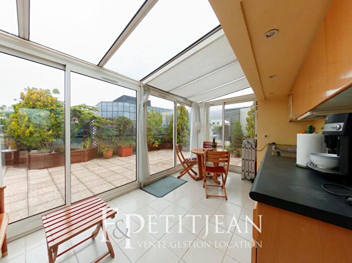 Appartement à vendre - Suresnes, Centre-ville - 5 pièces - 3 chambres