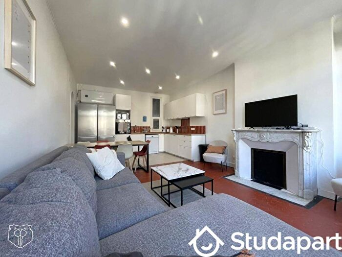 Appartement à louer - Notre Dame du Mont, Marseille ème arrondissement - 1 pièce - 2 chambres