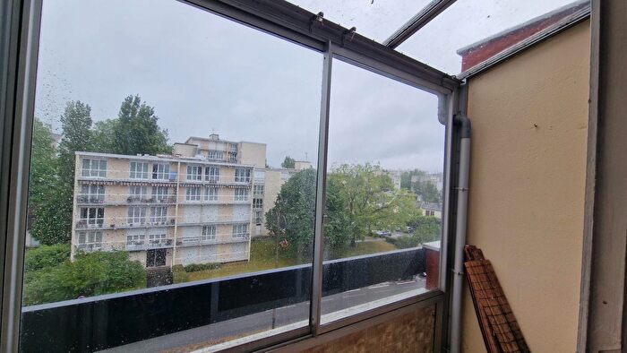 Appartement 3 pièces à Fleury-les-Aubrais, Centre-ville, Lamballe, à vendre