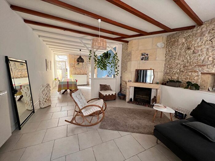 Maison 5 pièces à Burie, à vendre