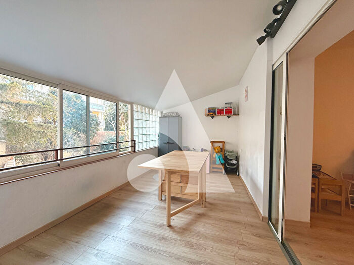 Appartement à vendre - Pertuis, Centre-ville, Fours à Chaux, Claret - 3 pièces - 2 chambres