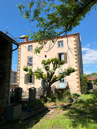 Saint-Georges-d'Aurac : Maison 9 pièces à vendre
