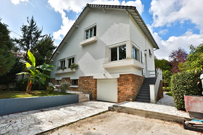 Maison à vendre - Noisy-le-Grand, Nord - 6 pièces - 4 chambres