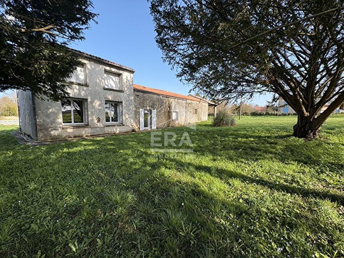 Maison à vendre - Saint-Pierre-de-Juillers - 4 pièces - 3 chambres