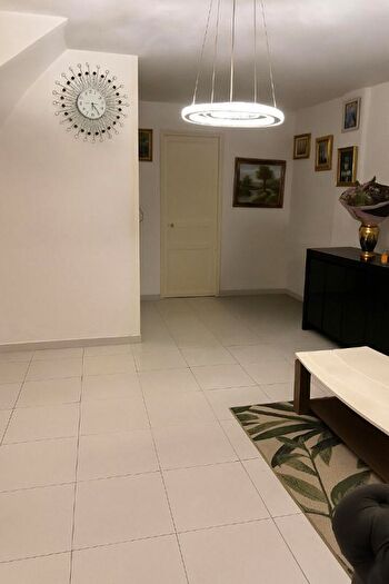 Maison à vendre - Romilly-sur-Seine, Centre-ville, Gare, Lion, Les Hauts Buissons - 6 pièces - 5 chambres