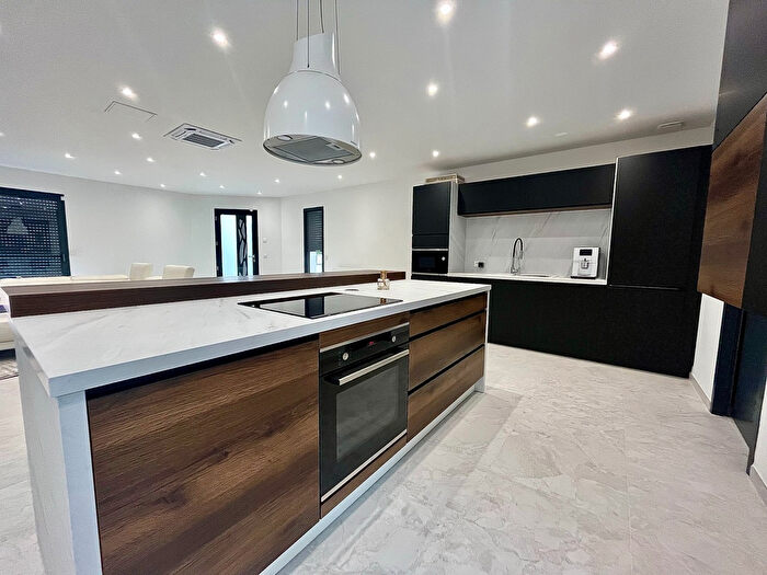 Maison à vendre - Villerest - 4 pièces - 3 chambres