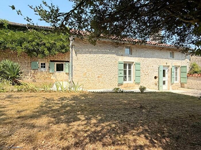 Maison 7 pièces à Villefagnan, à vendre