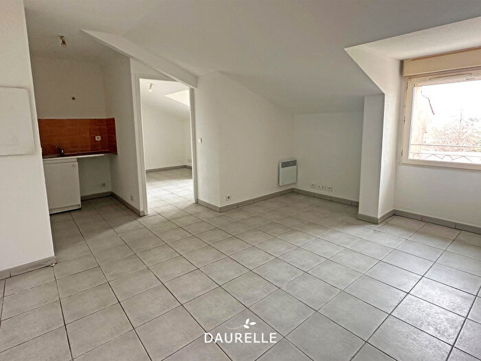 Appartement à vendre - Châteaurenard, Centre-ville - 2 pièces - 1 chambre