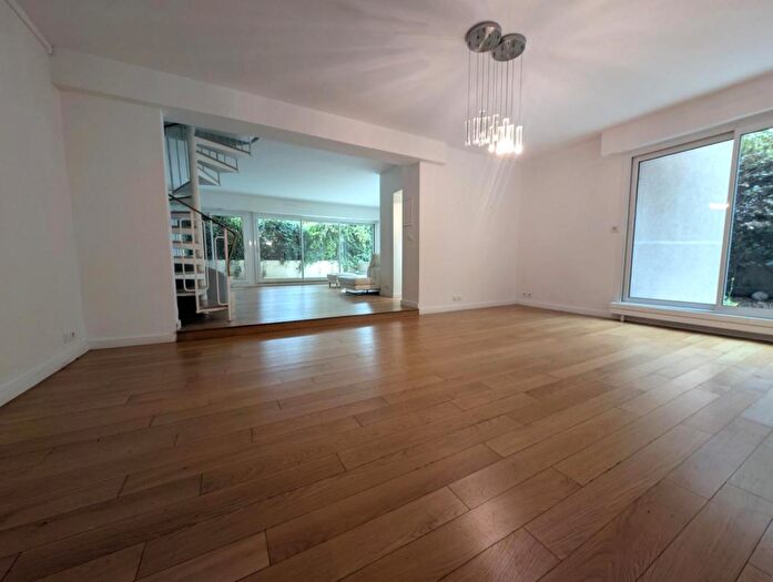 Appartement à vendre - Saint-Cloud, Centre-ville - 6 pièces - 4 chambres