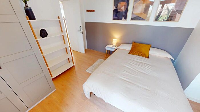 Appartement 1 pièce à louer à Bron, Parilly Centre-ville