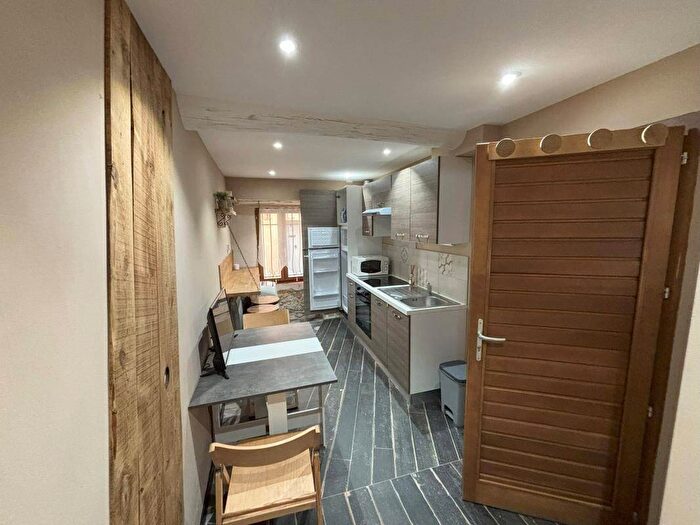 Appartement à louer - Vieille Ville, Antibes - 2 pièces - 1 chambre