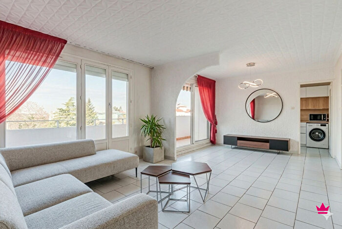 Appartement à vendre - Meyzieu, Centre-ville - 4 pièces - 2 chambres