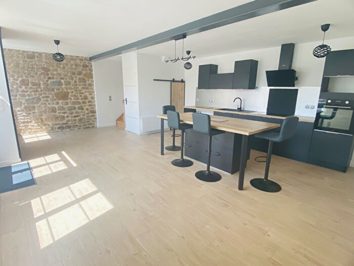 Maison à louer - Chauvigné - 4 pièces - 4 chambres