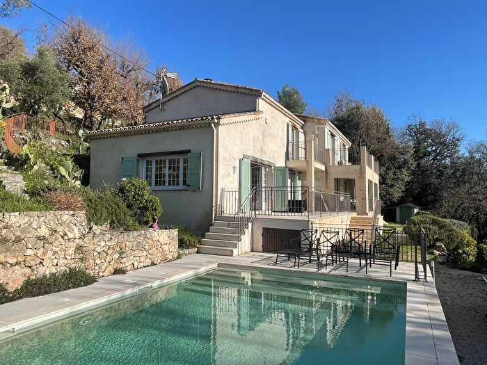 Maison à vendre - Tourrettes-sur-Loup - 7 pièces - 5 chambres