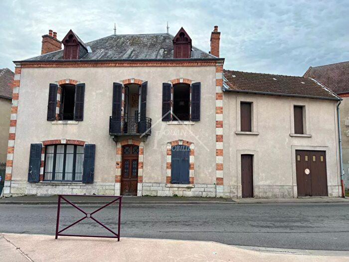 Maison à vendre - Vendat - 9 pièces - 6 chambres