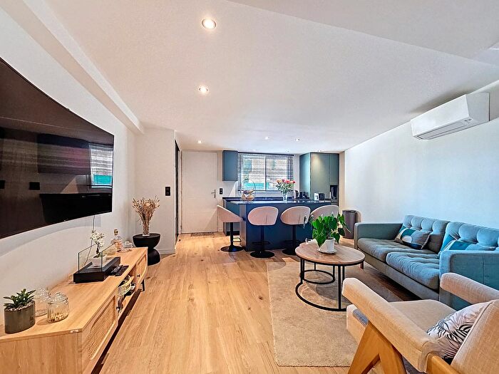 Appartement à louer - Cannes, Petit Juas - 3 pièces - 2 chambres