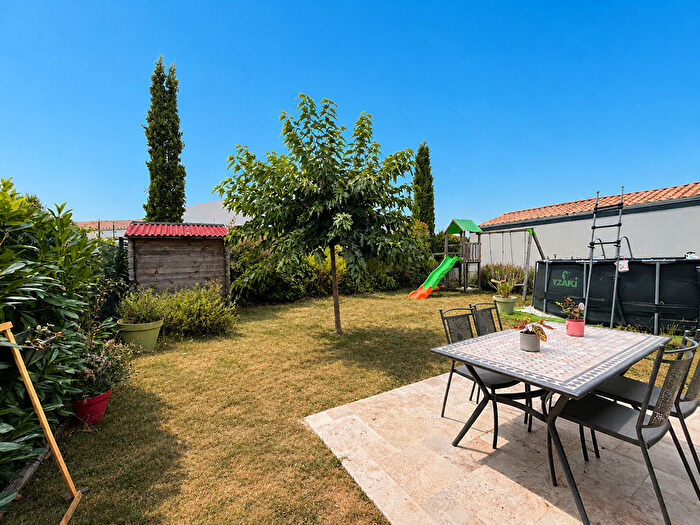 Maison 5 pièces à Sainte-Soulle, à vendre