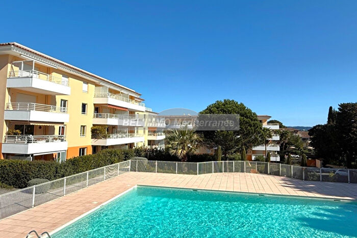 Appartement à vendre - Cavalaire-sur-Mer, Centre-ville - 3 pièces - 2 chambres