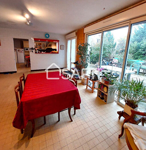 Maisons à vendre et appartements à louer - 1