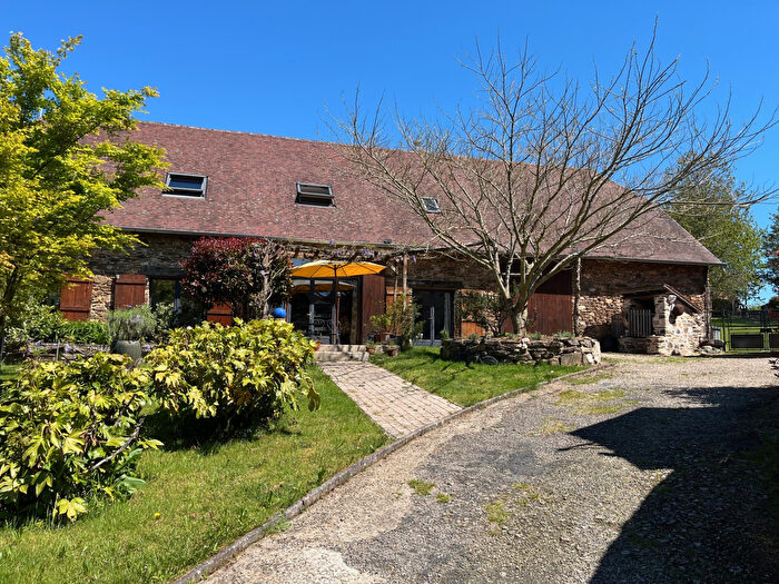 Maison à vendre - Coussac-Bonneval - 9 pièces - 5 chambres