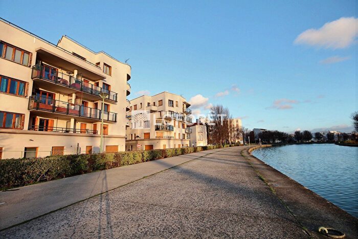 Appartement à vendre - Saint-Denis, Franc-Moisin, Bel-Air - 1 pièce - 1 chambre