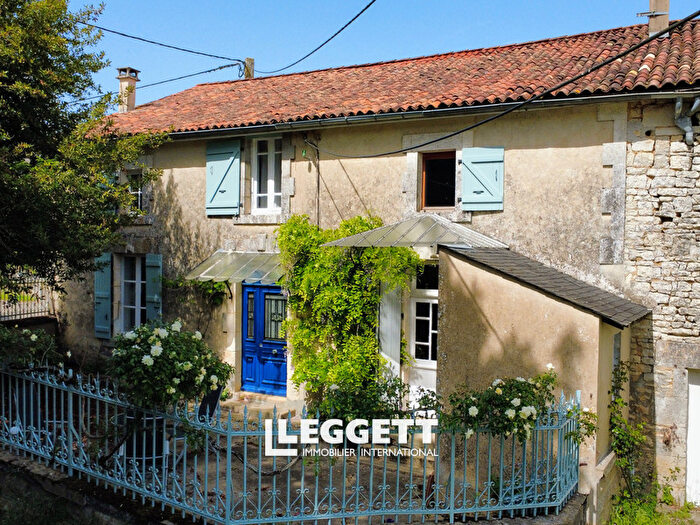 Maison à vendre - Ruffec - 7 pièces - 4 chambres