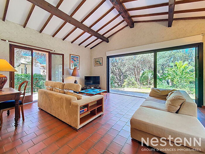 Maison à vendre - Cavalaire-sur-Mer, Centre-ville - 6 pièces - 4 chambres