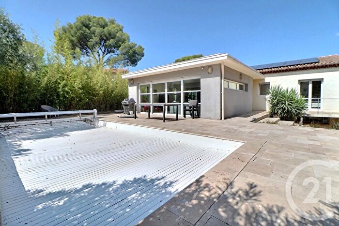 Maison à vendre - Saint-Raphaël, Boulouris - 5 pièces - 4 chambres