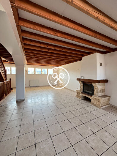 Appartement 5 pièces à Saint-Julien-les-Villas, à louer