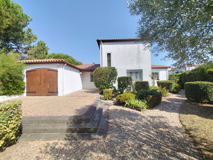 Maison à vendre - Royan, La Garenne - 6 pièces - 5 chambres