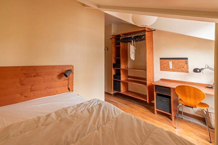 Appartement à louer - Bas Belleville, Paris ème arrondissement - 12 pièces - 12 chambres