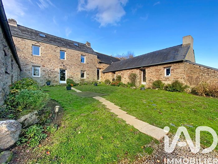 Maison à vendre - Plougonven - 9 pièces - 6 chambres