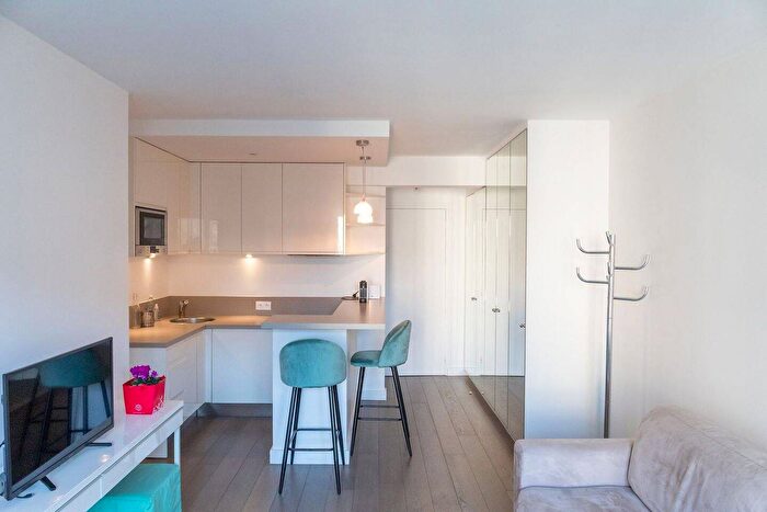 Appartement à louer - Gros Caillou, Paris ème arrondissement - 2 pièces - 1 chambre