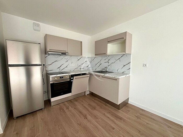 Appartement à louer - Fleury les Aubrais - 3 pièces - 2 chambres