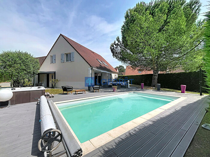 Saint-Germain-lès-Corbeil : Maison 9 pièces à vendre