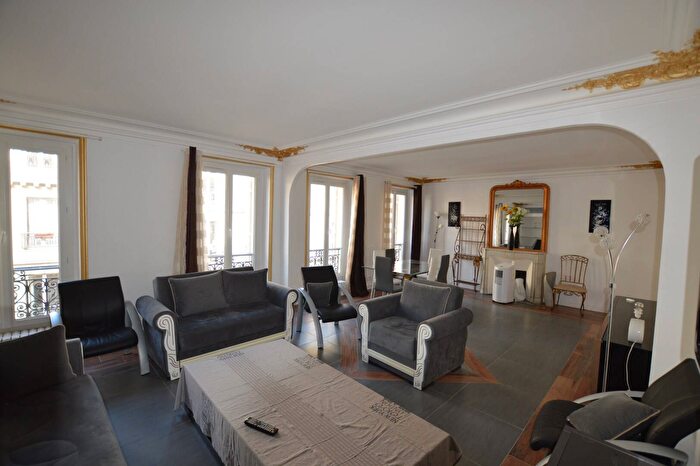 Appartement à louer - Saint Philippe du Roule, Paris ème - 3 pièces - 2 chambres