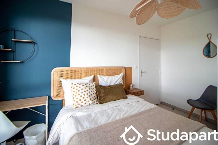 Appartement à louer - Cusset, Villeurbanne - 1 pièce - 5 chambres