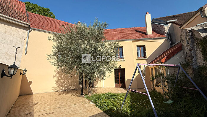 Fontenay-en-Parisis : Maison 6 pièces à vendre