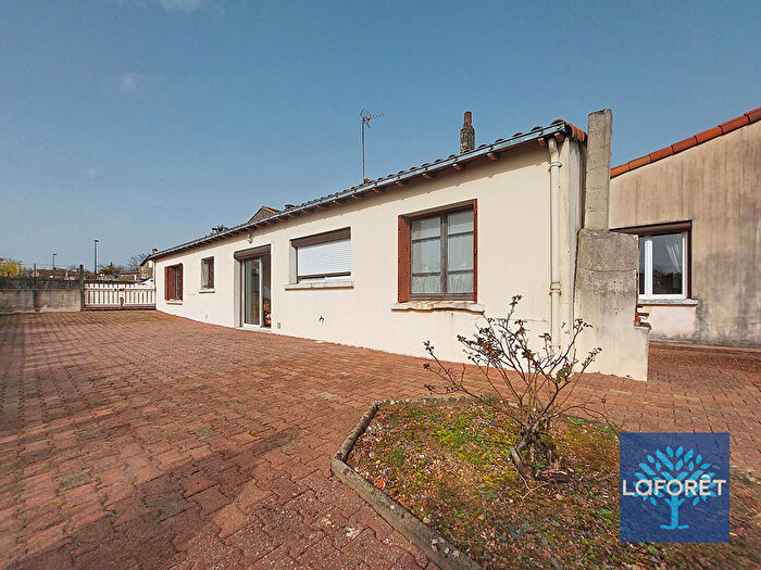 Maison à vendre - Sigournais - 6 pièces - 3 chambres