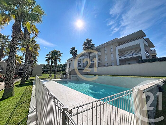 Appartement à louer - Cannes, Croix des Gardes - 2 pièces - 1 chambre