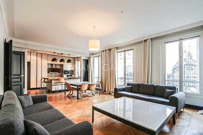 Appartement à louer - Champerret-Berthier, Paris ème arrondissement - 8 pièces - 5 chambres